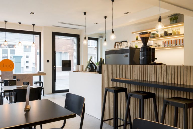 Totaalinrichting koffiebar Oode | Gouts et couleurs
